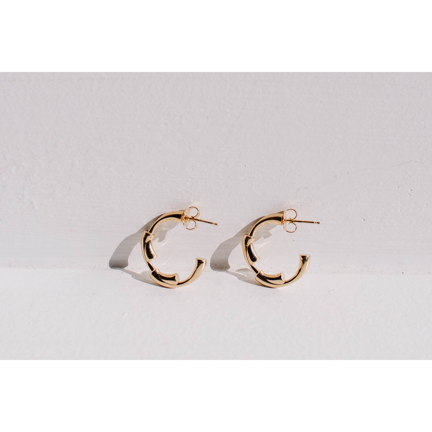 Sapir Bachar Gold Wind Hoops – JUDITH